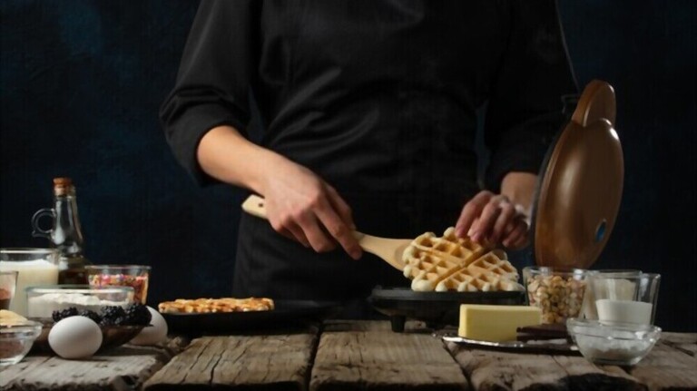 Top 6 Best Classic Waffle Makers [Jan 2024] Reviews & Guide