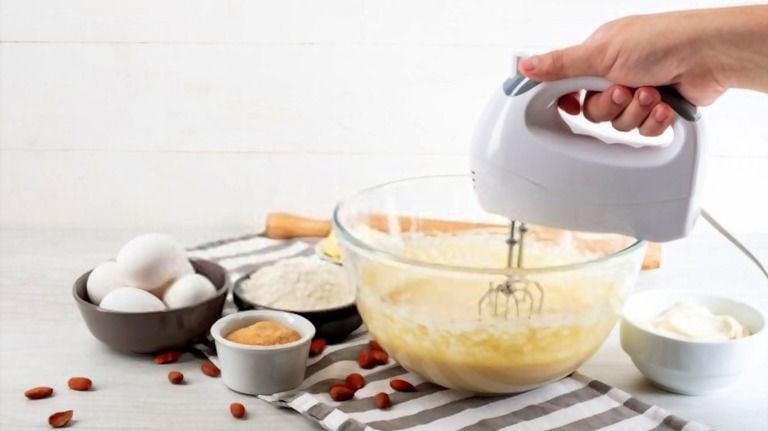 7 Best Hand Mixers For Cookie Dough [Jan 2024] Reviews & Buying Guide