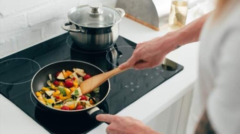 Top 9 Safest Frying Pans [Mar 2023] Reviews & Guide