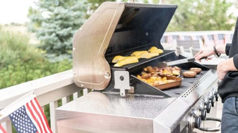 Top 5 Best 2 Burner Gas Grills [Jan 2024] Reviews & Guide